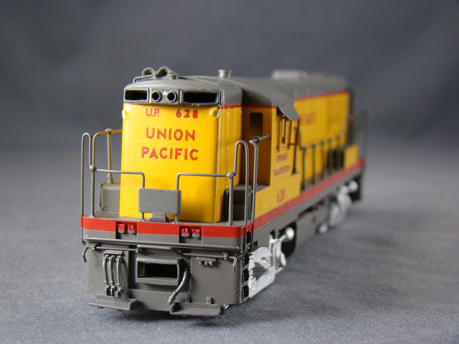 HO Oriental Limited UP Union Pacific GE U-25B Diesel #628