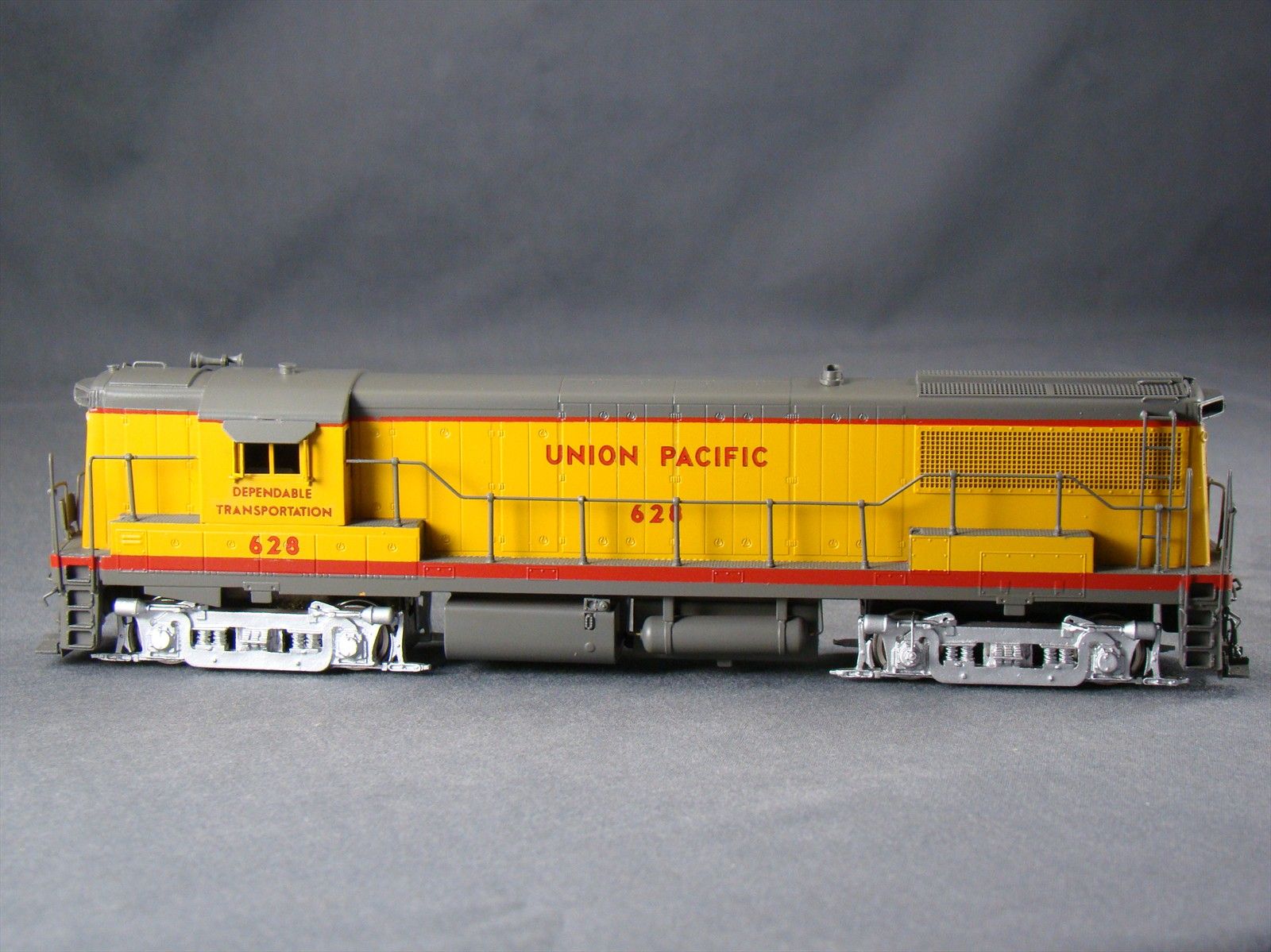 HO Oriental Limited UP Union Pacific GE U-25B Diesel #628