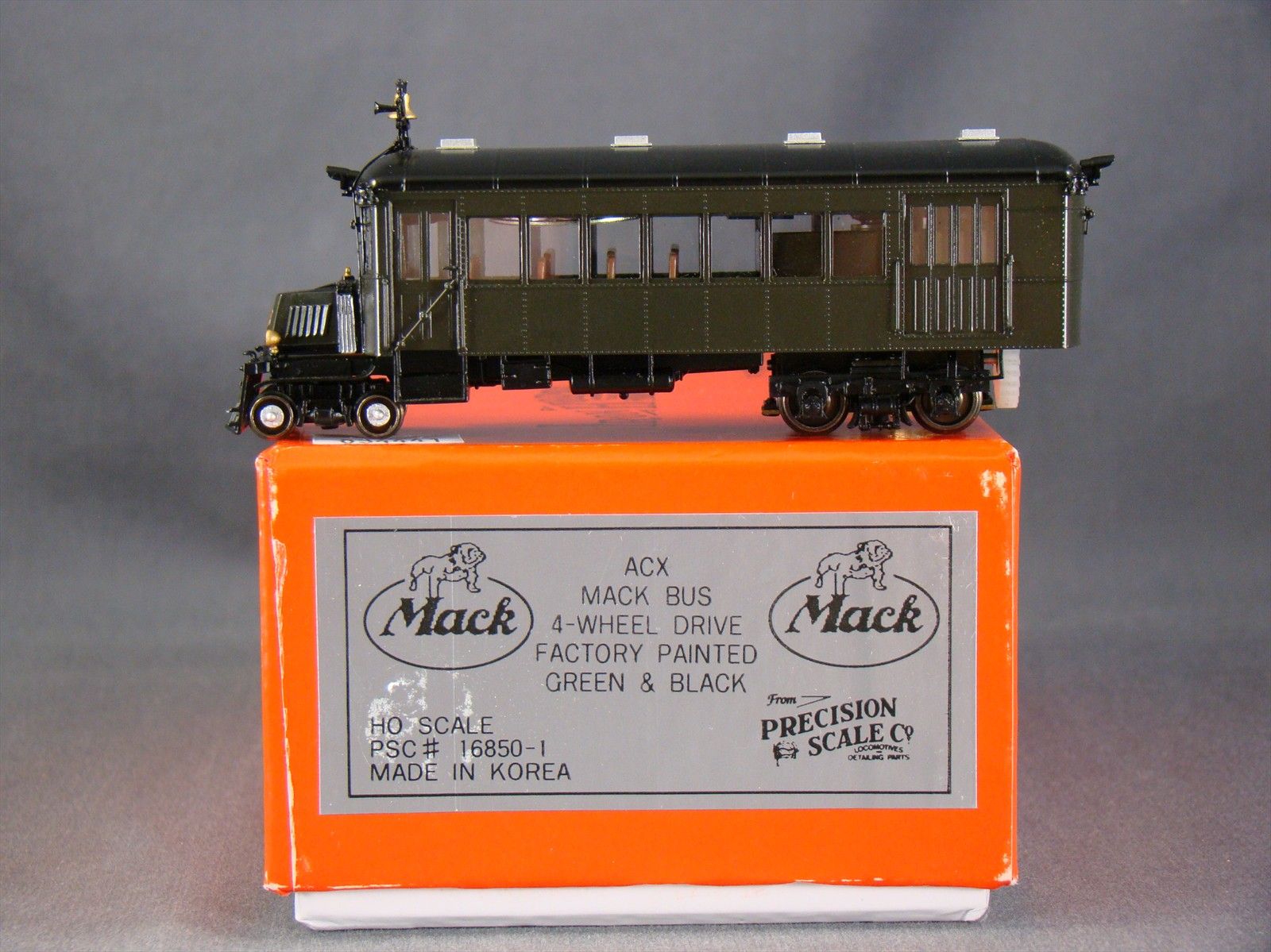 HO PSC AC Mack Bus Green & Black