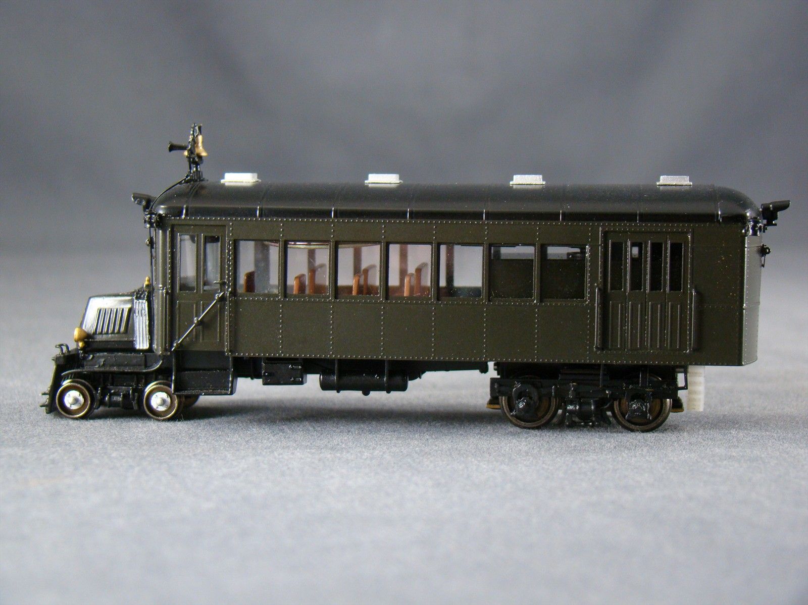 HO PSC AC Mack Bus Green & Black