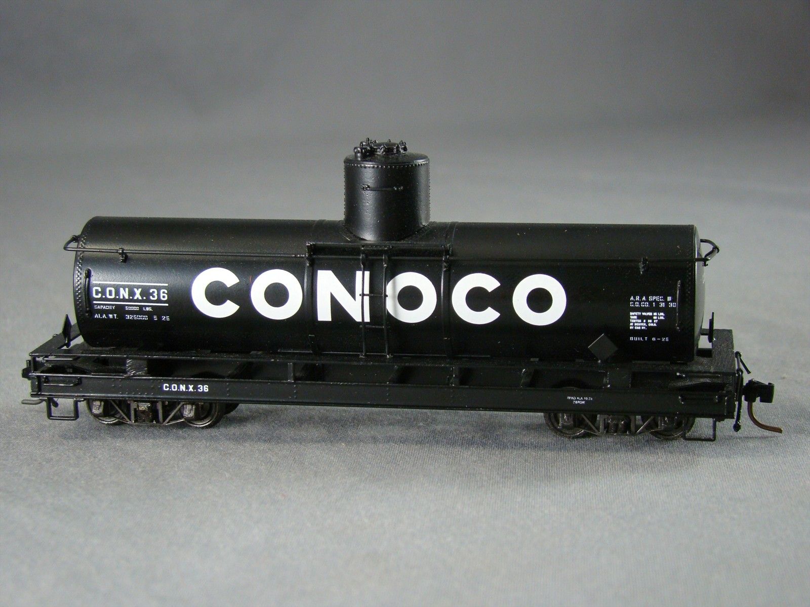 HOn3 DP Division Point Conoco Tank Car #36 - Black