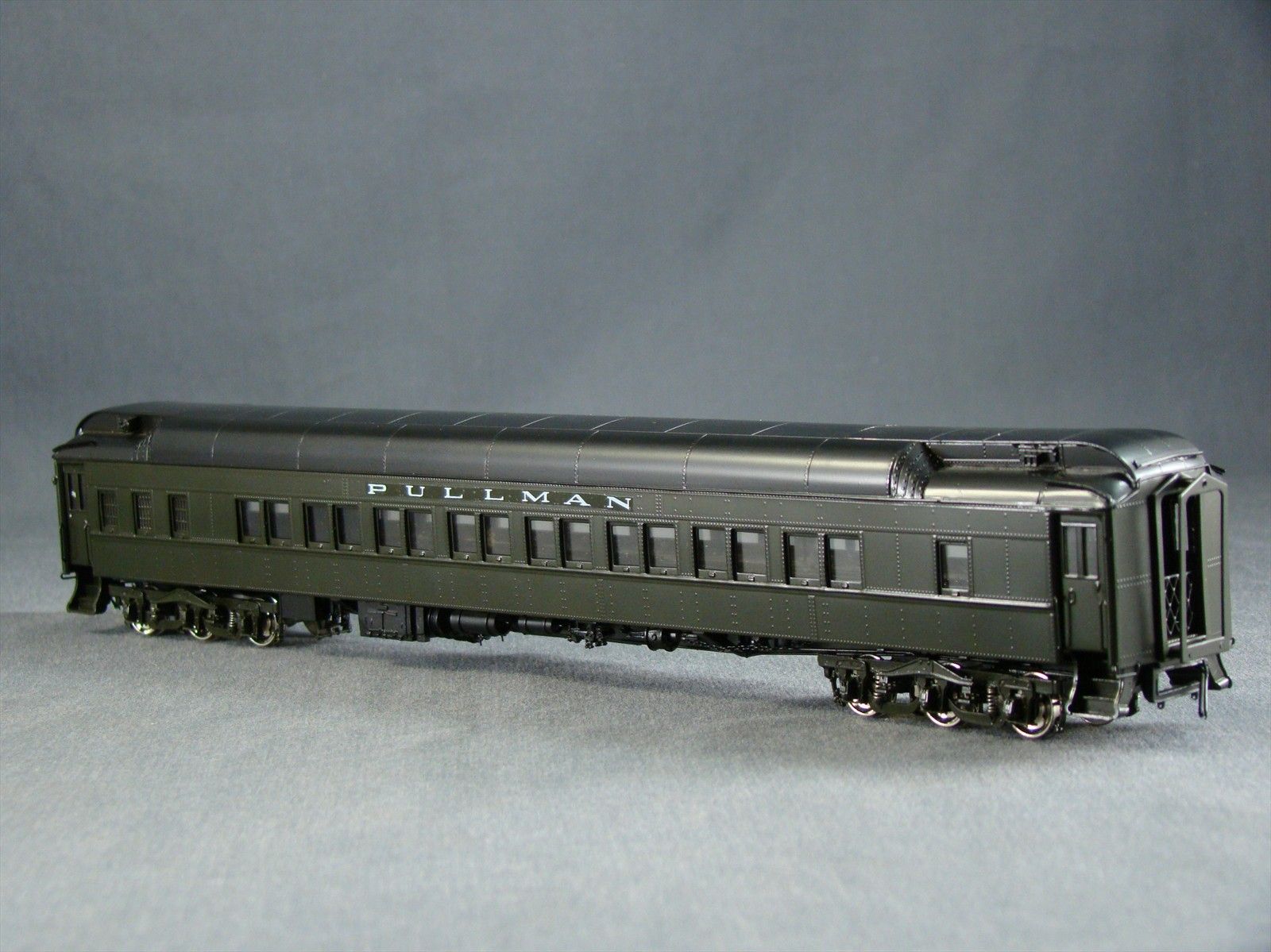 HO PSC 16132-1 Pullman Heavyweight 16-Section Tourist Car w/ Air