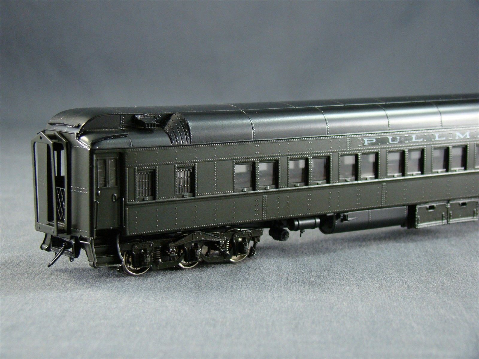 HO PSC 16132-1 Pullman Heavyweight 16-Section Tourist Car w/ Air