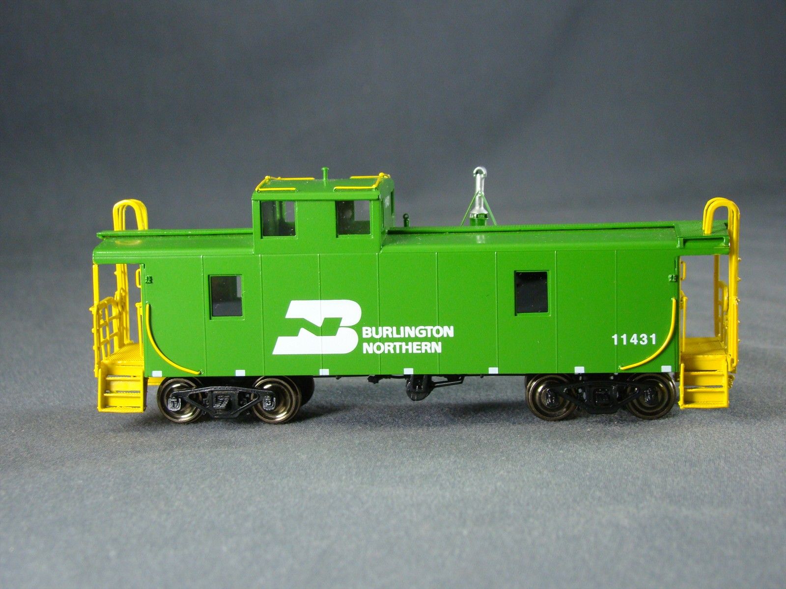 HO OMI 3943.2 Ajin Overland BN Burlington Northern Steel Caboose #11431