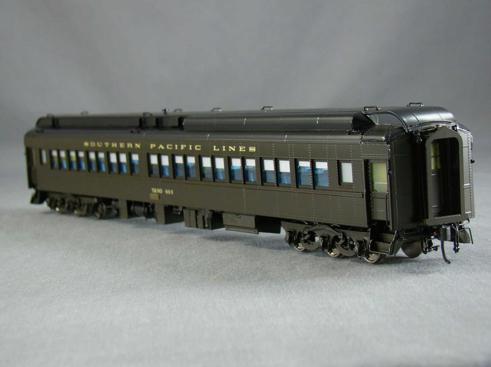 HO TCY The Coach Yard SP Southern Pacific Daylight Olive Coach T&NO 403