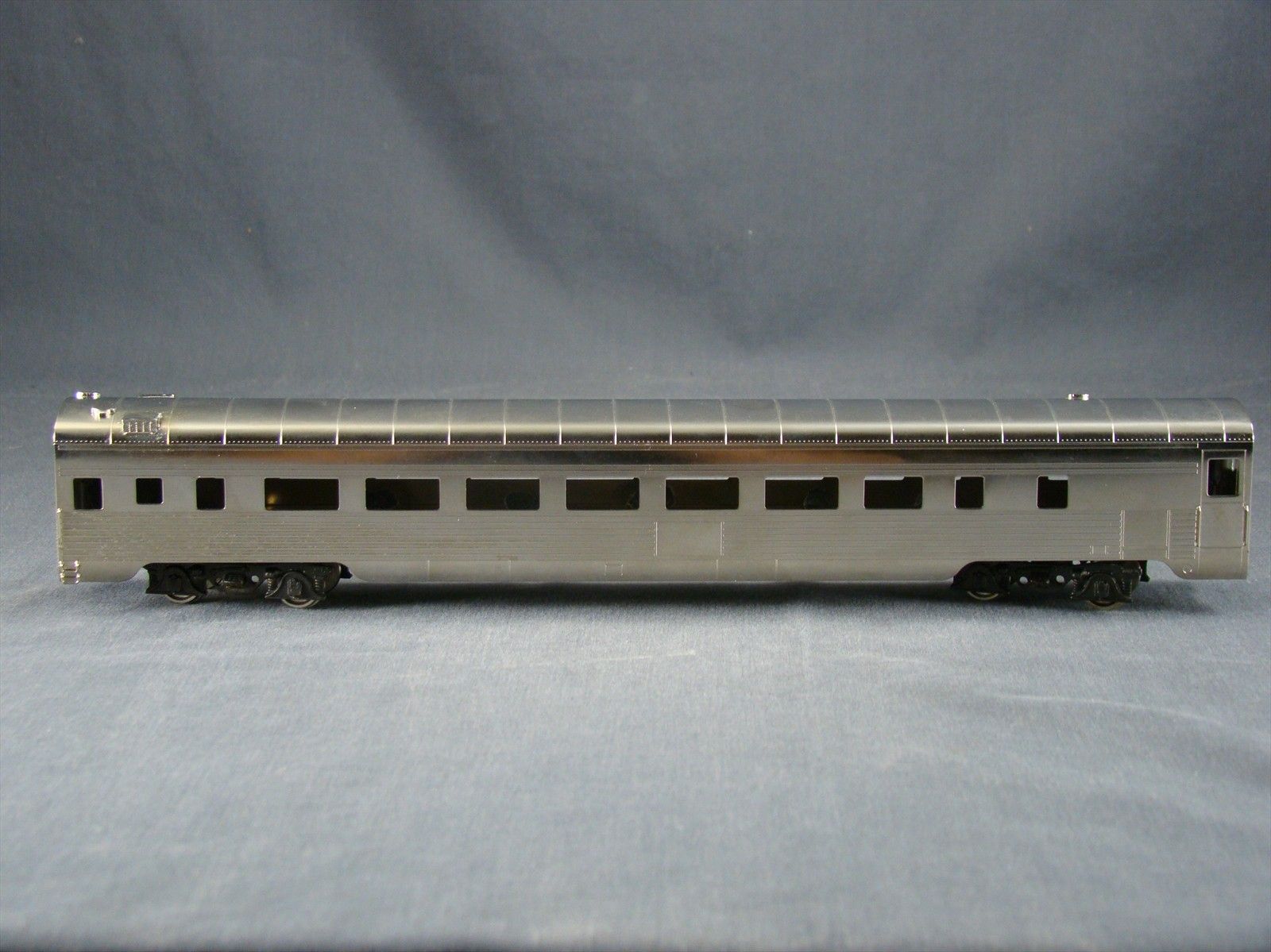 HO SOHO SP Southern Pacific 79' Corrugated Side Coach