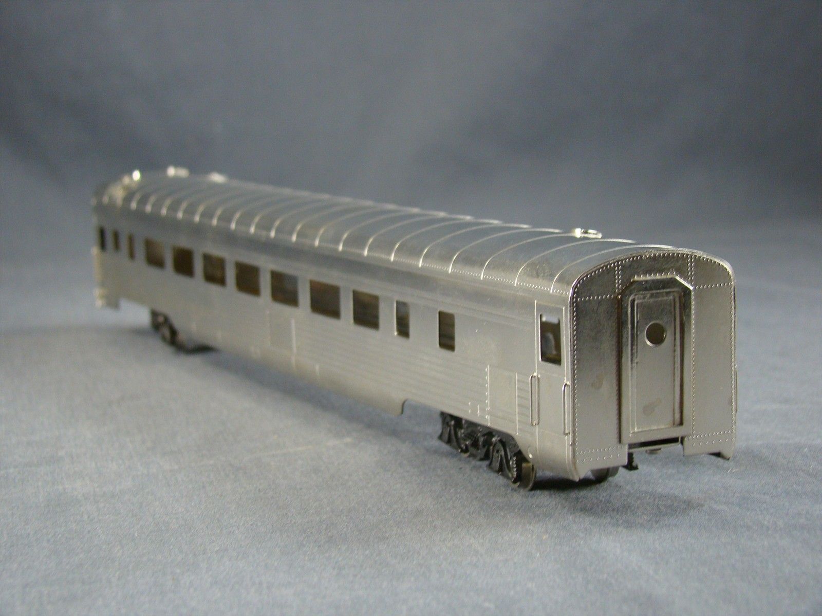 HO SOHO SP Southern Pacific 79' Corrugated Side Coach