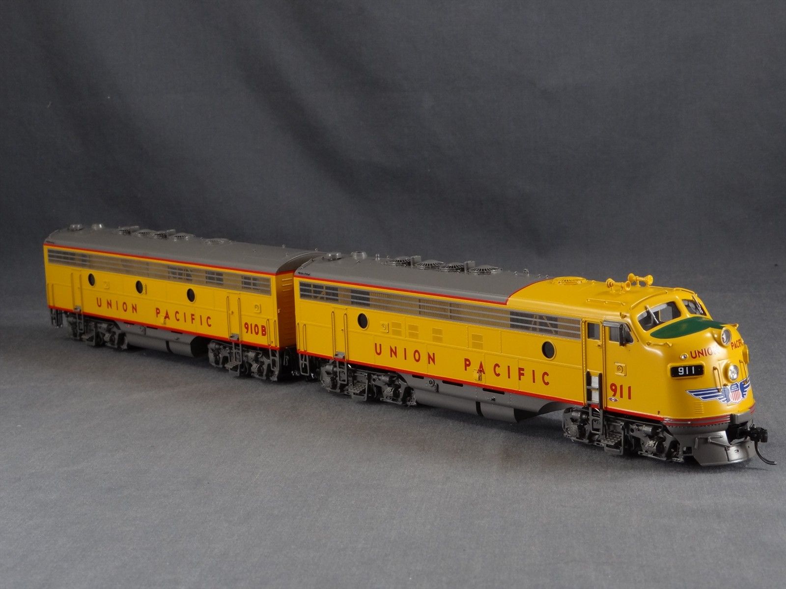 HO Division Point, UP Union Pacific FP7 A-B Set As-Delivered