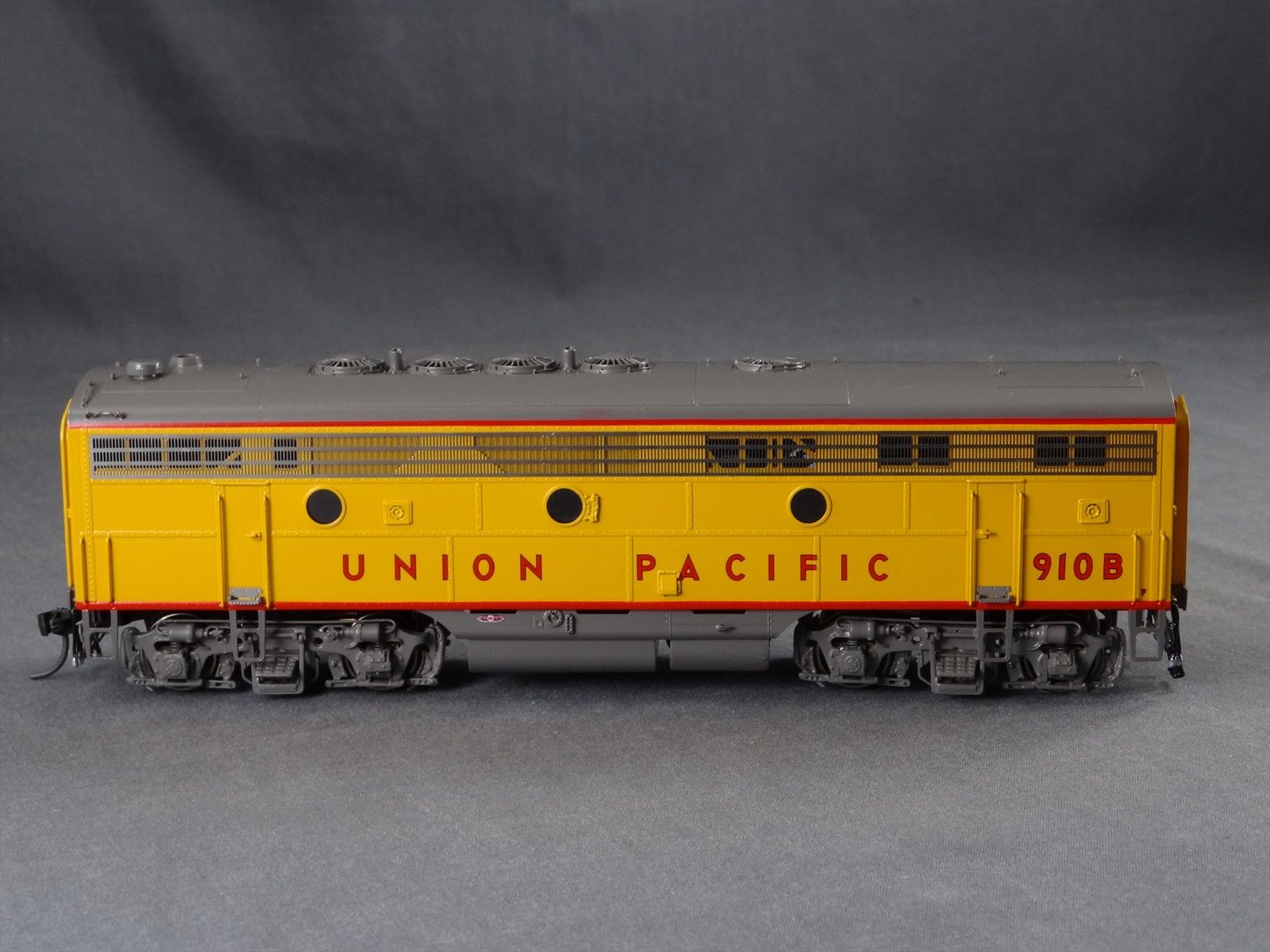 HO Division Point, UP Union Pacific FP7 A-B Set As-Delivered
