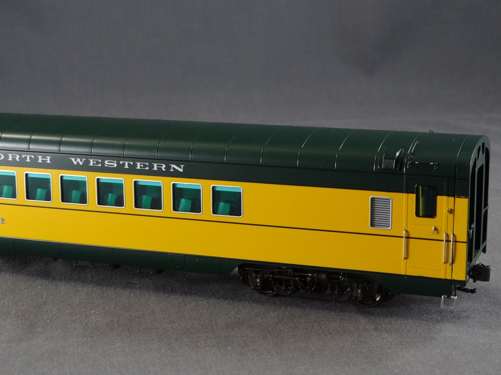 HO Railway Classics C&NW Route of the 400 22-Seat Parlor #6506 w/ Interior