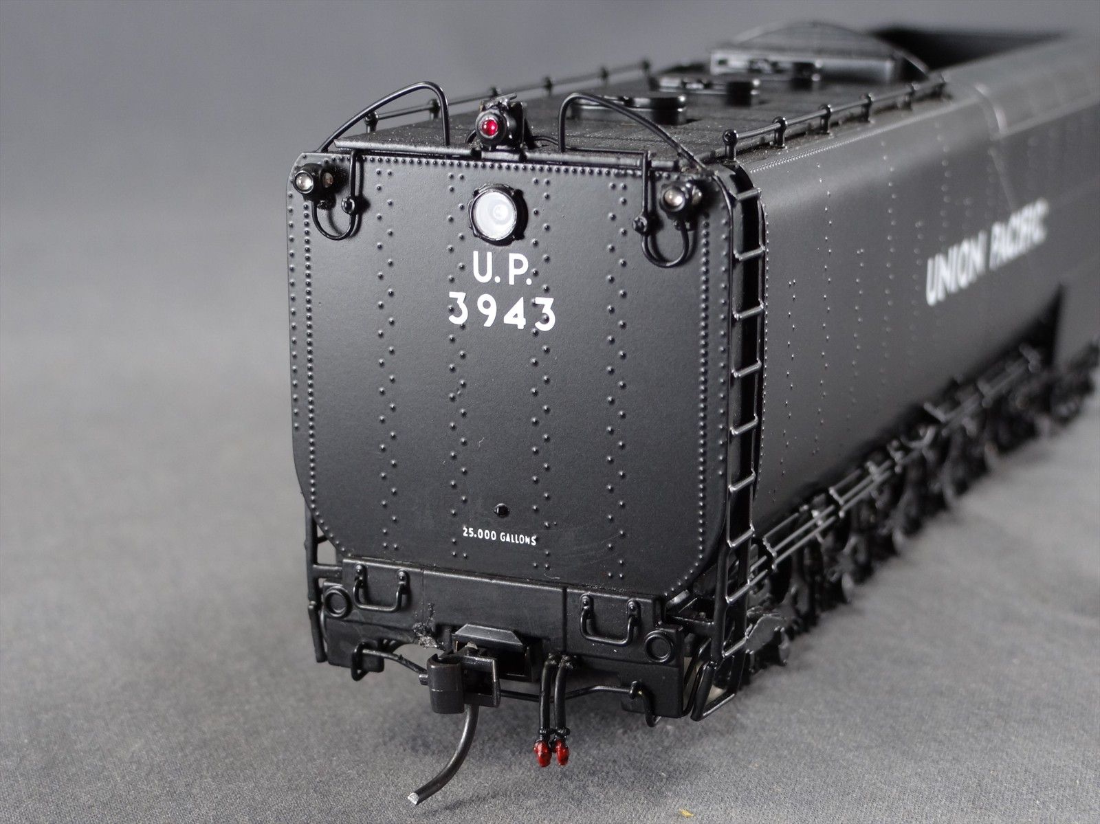 HO Key Imports CS #106 UP Union Pacific 4-6-6-4 Challenger #3943 - Coal