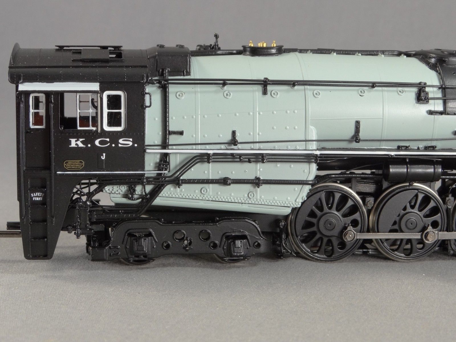 HO DP Division Point KCS J Class 2-10-4 #907 - Gray Boiler / Big Pipe