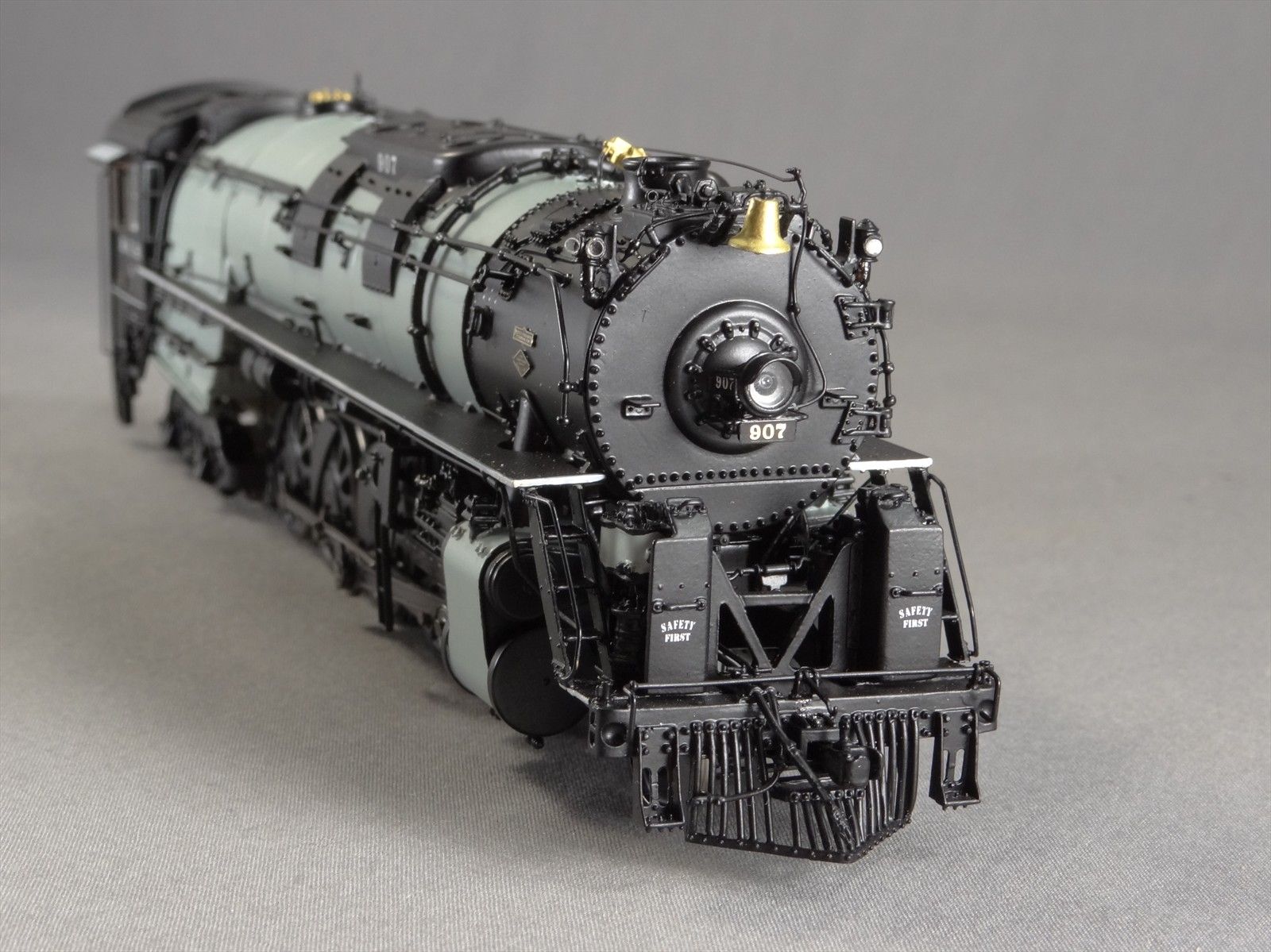 HO DP Division Point KCS J Class 2-10-4 #907 - Gray Boiler / Big Pipe