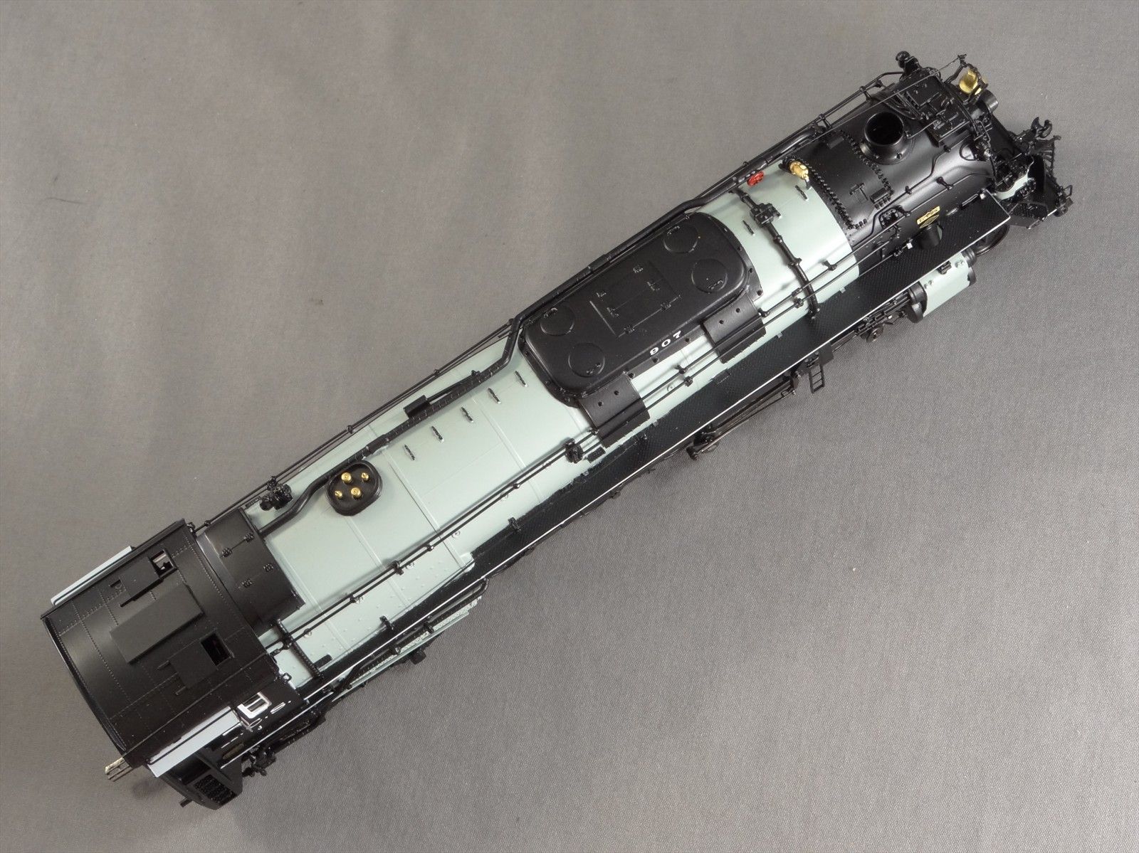 HO DP Division Point KCS J Class 2-10-4 #907 - Gray Boiler / Big Pipe