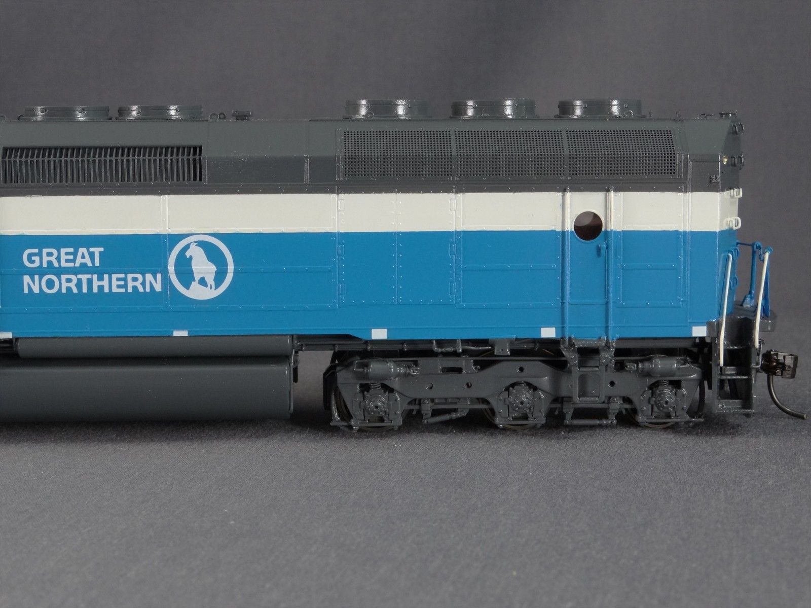 HO OMI 5683.1 GN Great Northern F45 Diesel #437 - Sky Blue