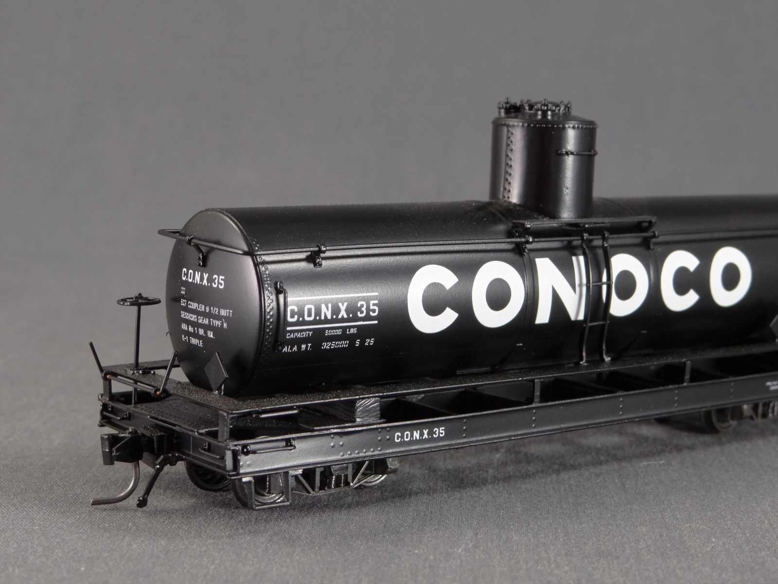 HOn3 DP Division Point Conoco Tank Car #35 - Black