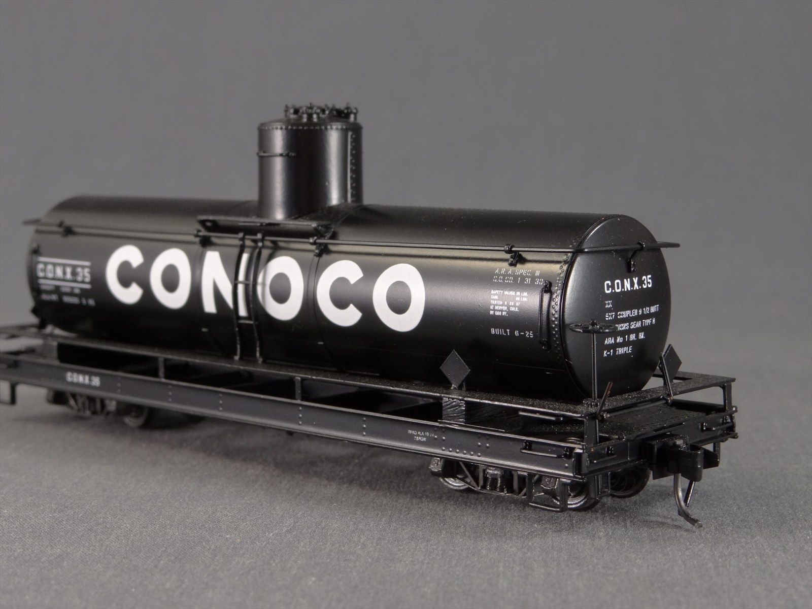 HOn3 DP Division Point Conoco Tank Car #35 - Black