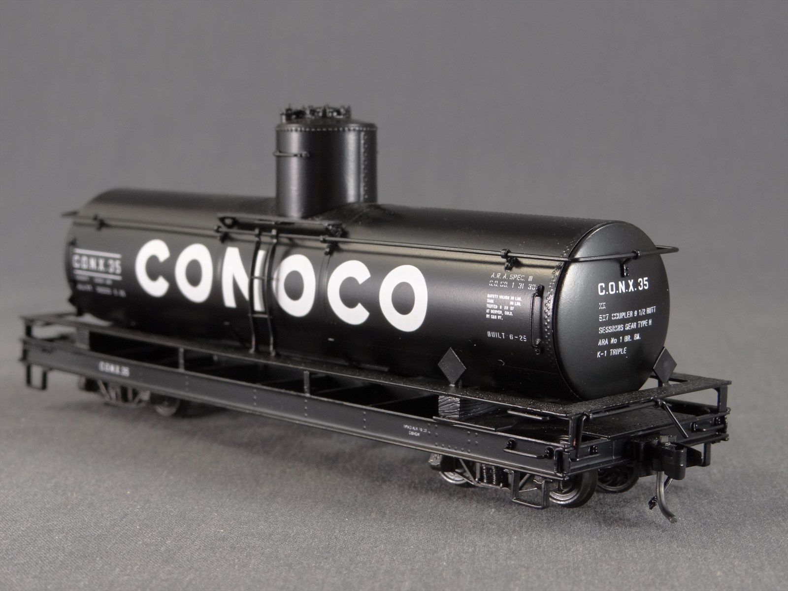 HOn3 DP Division Point Conoco Tank Car #35 - Black