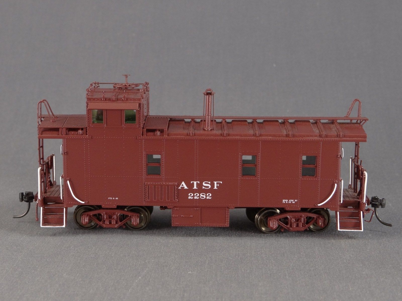 HO DP AT&SF Peaked Roof Caboose #2282