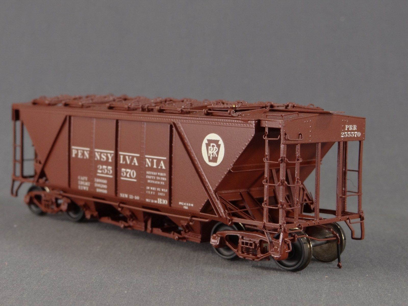 HO OMI 3327.1 Overland PRR H30 Covered Hopper #255570
