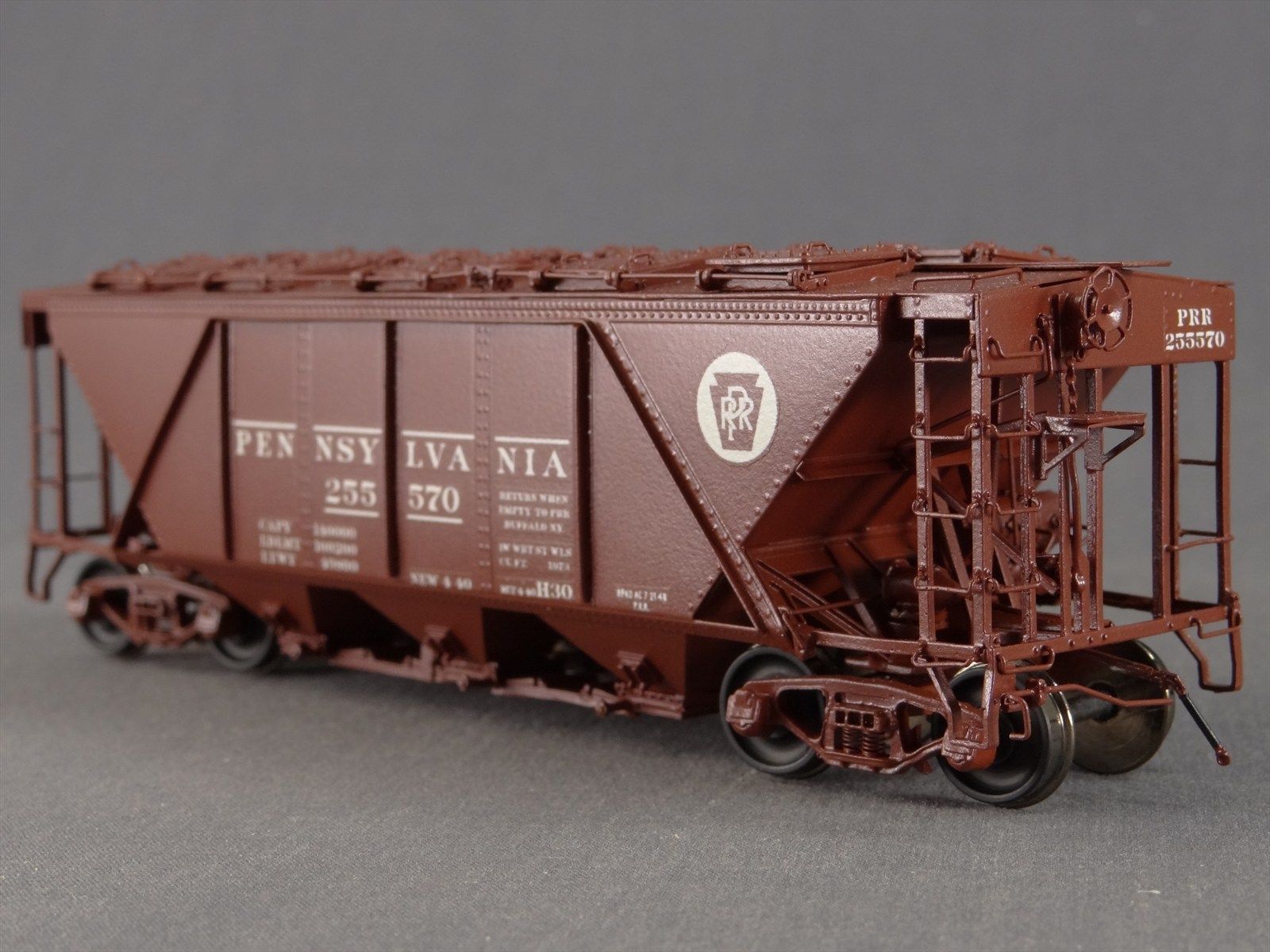 HO OMI 3327.1 Overland PRR H30 Covered Hopper #255570