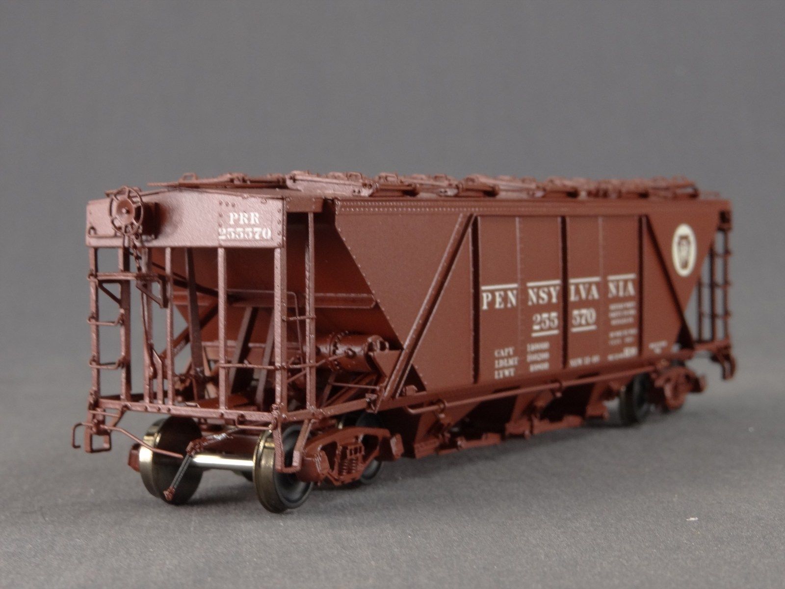 HO OMI 3327.1 Overland PRR H30 Covered Hopper #255570