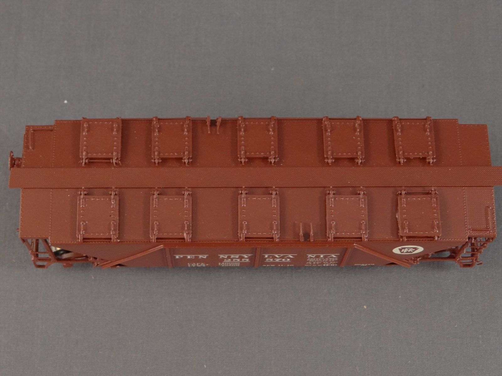 HO OMI 3327.1 Overland PRR H30 Covered Hopper #255570