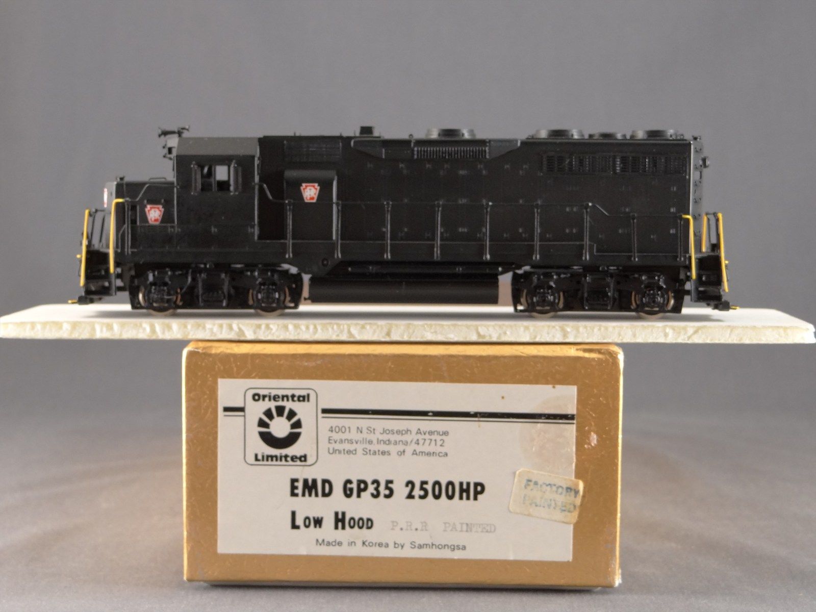 HO Oriental Limited PRR Pennsylvania EMD GP35 Diesel - Low Hood