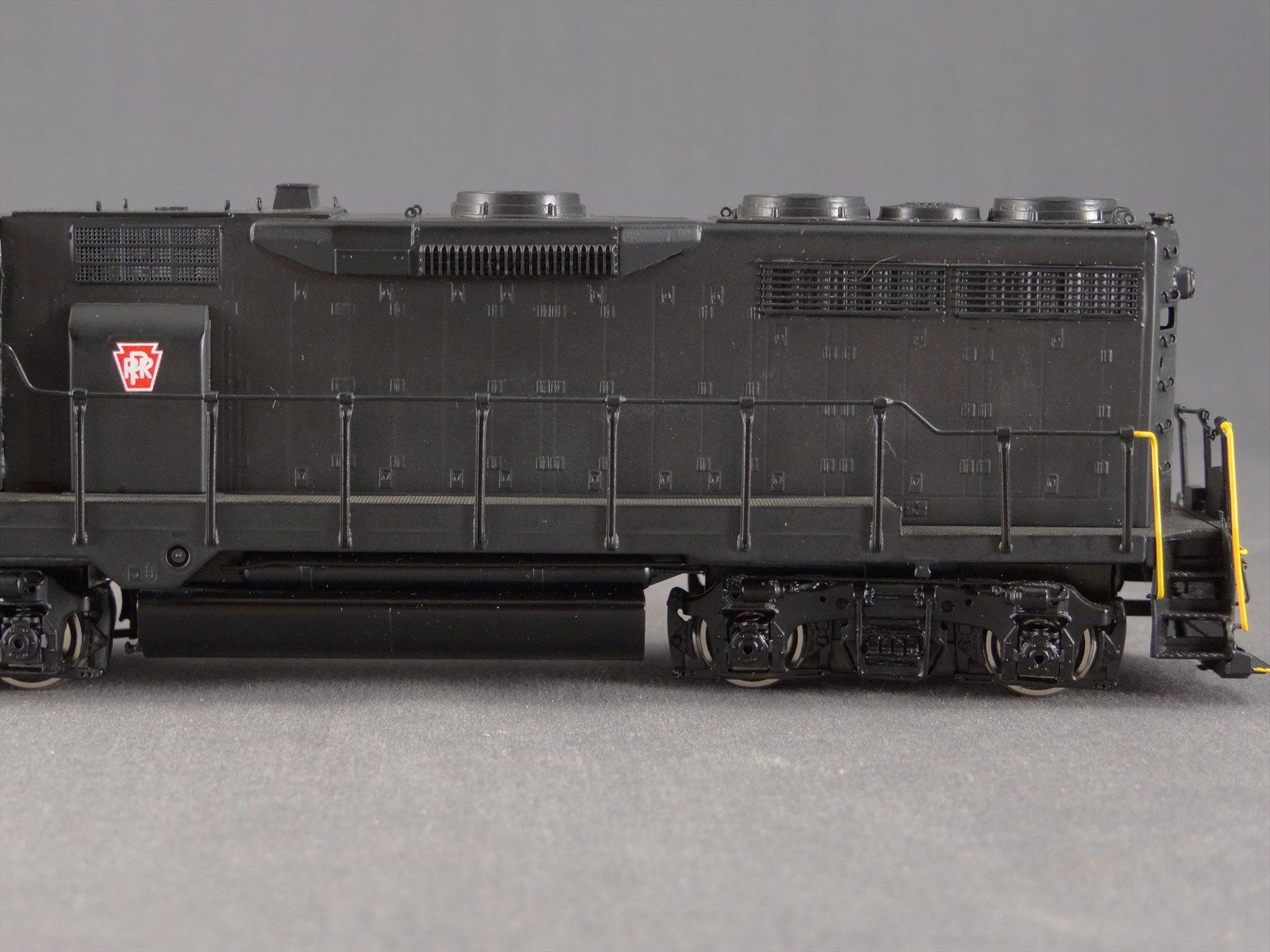 HO Oriental Limited PRR Pennsylvania EMD GP35 Diesel - Low Hood