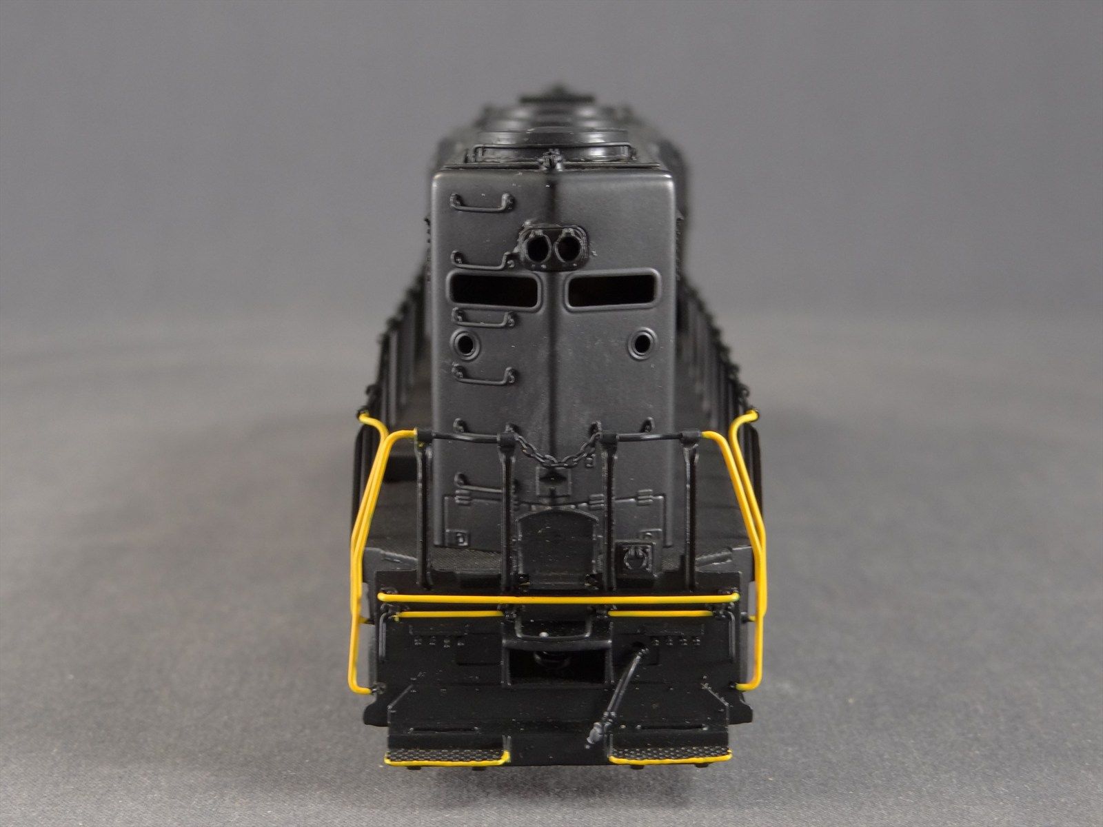 HO Oriental Limited PRR Pennsylvania EMD GP35 Diesel - Low Hood