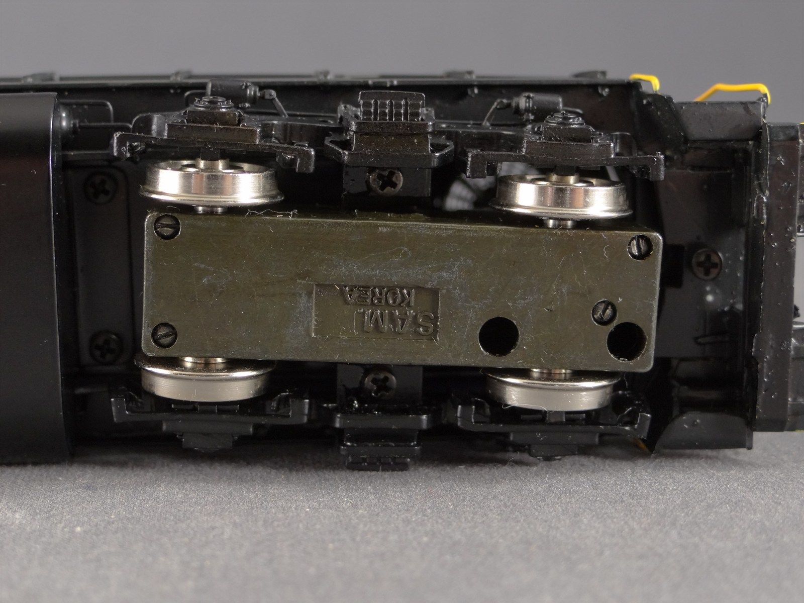 HO Oriental Limited PRR Pennsylvania EMD GP35 Diesel - Low Hood