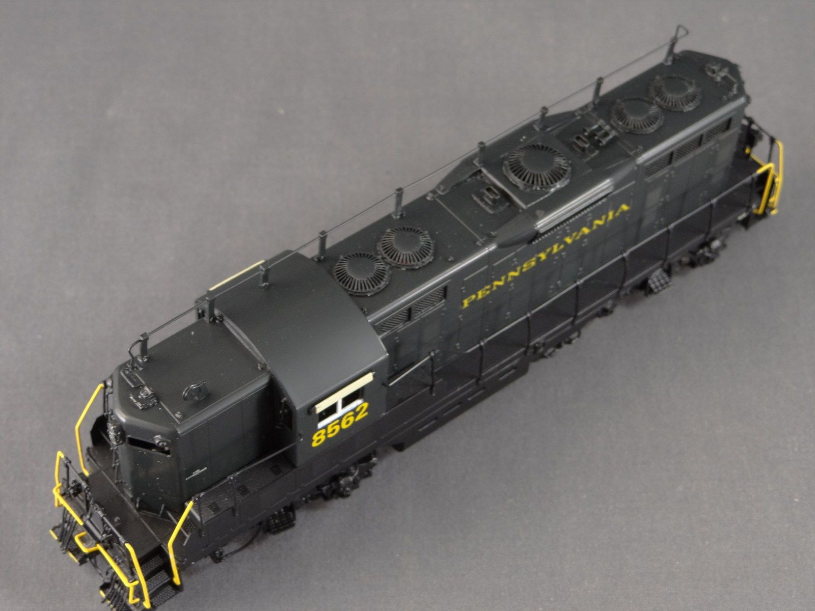HO Key PRR Pennsylvania EMD GP-7 Diesel Phase 2 #8562