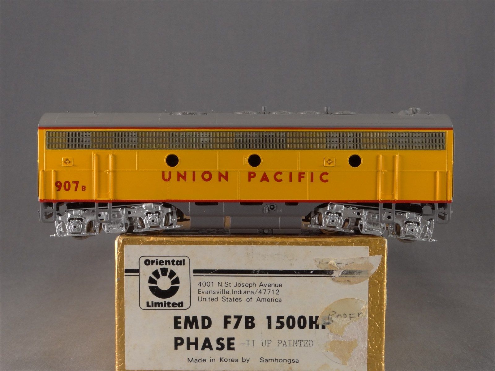 HO Oriental Limited UP Union Pacific EMD F7 F7B Diesel #907B