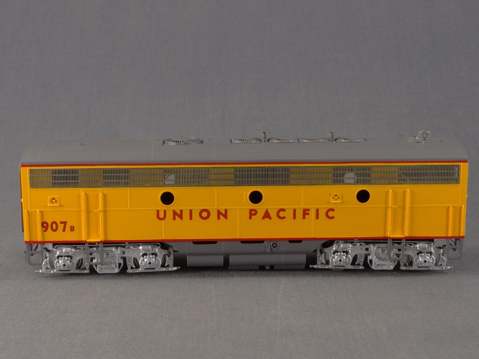 HO Oriental Limited UP Union Pacific EMD F7 F7B Diesel #907B