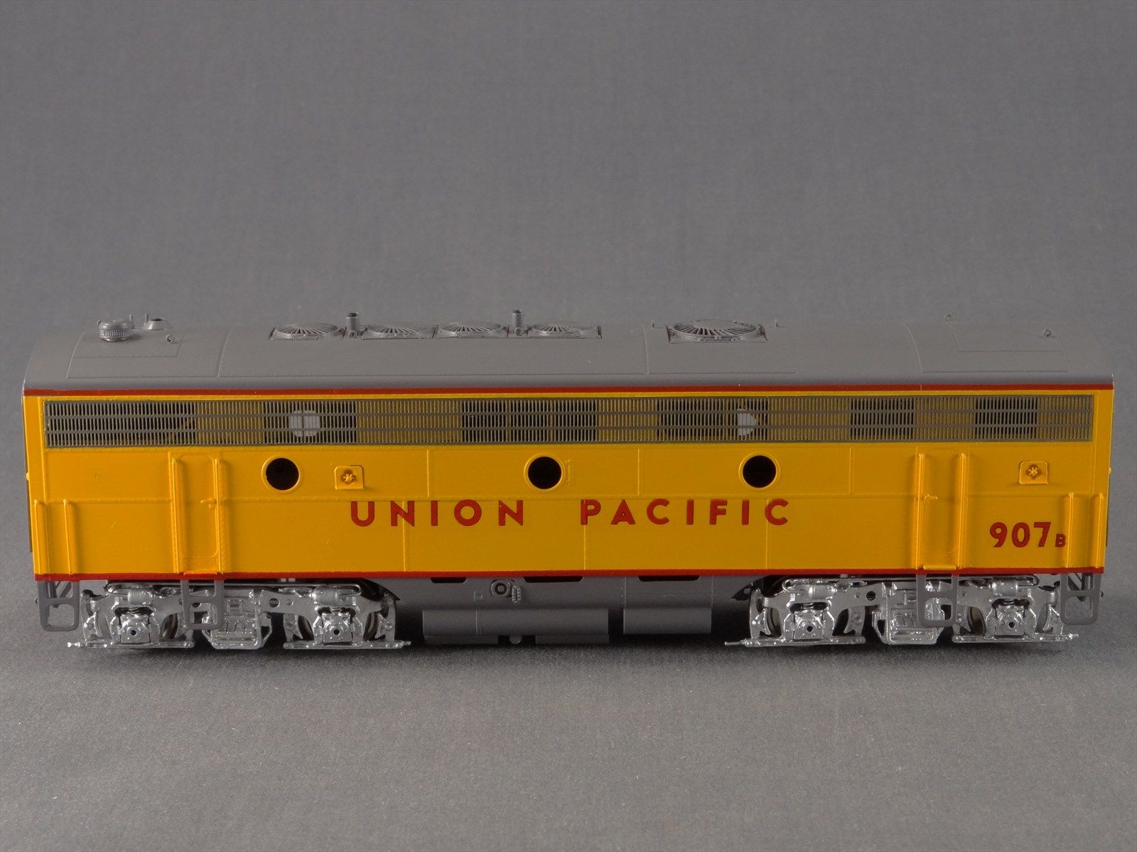 HO Oriental Limited UP Union Pacific EMD F7 F7B Diesel #907B