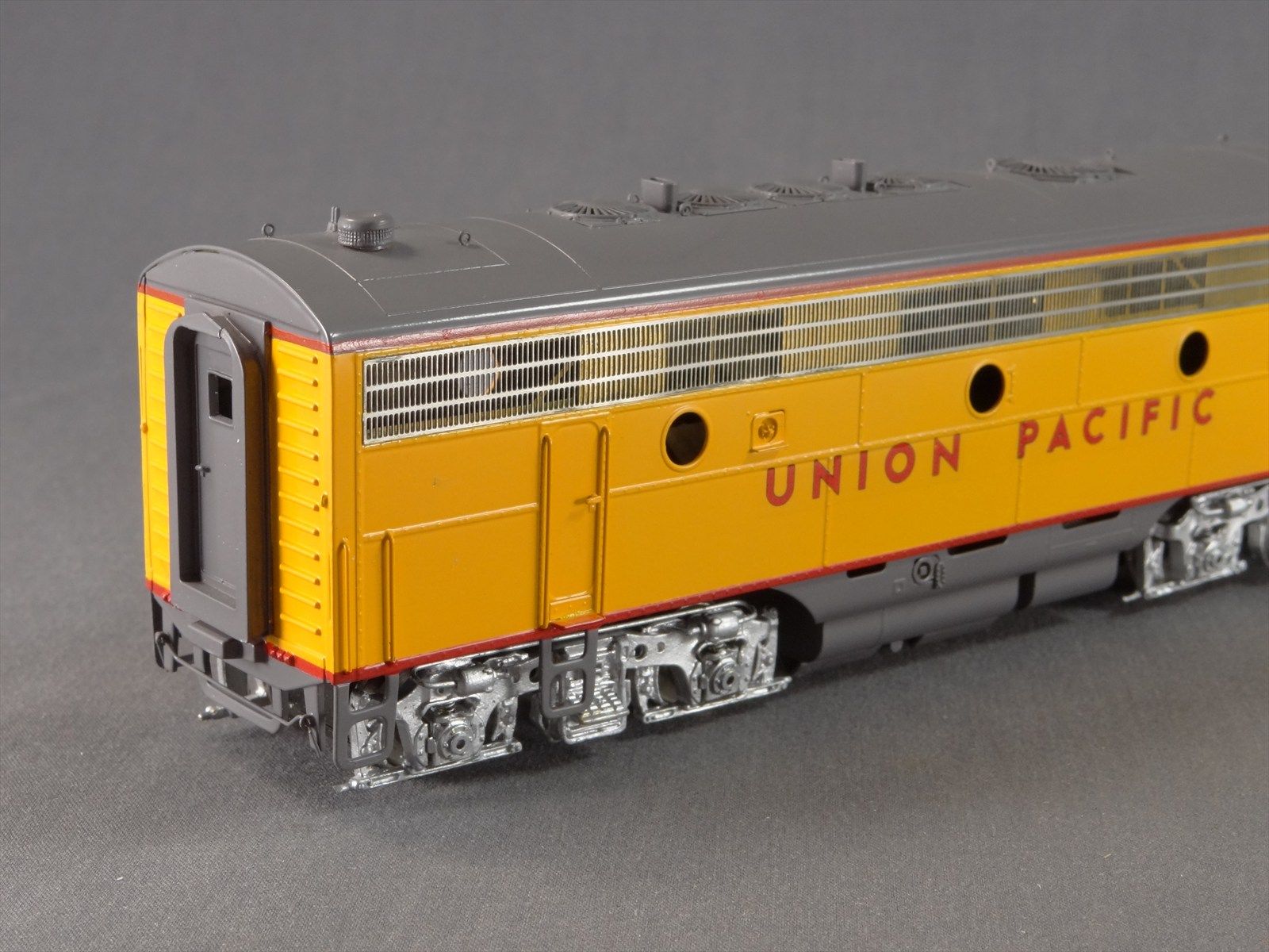 HO Oriental Limited UP Union Pacific EMD F7 F7B Diesel #907B