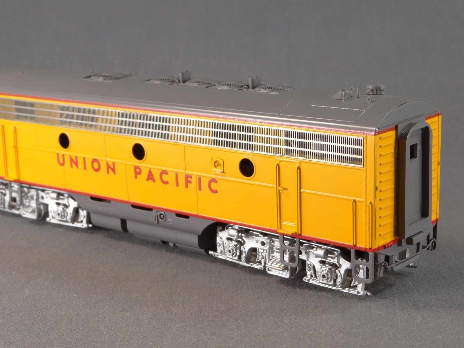 HO Oriental Limited UP Union Pacific EMD F7 F7B Diesel #907B