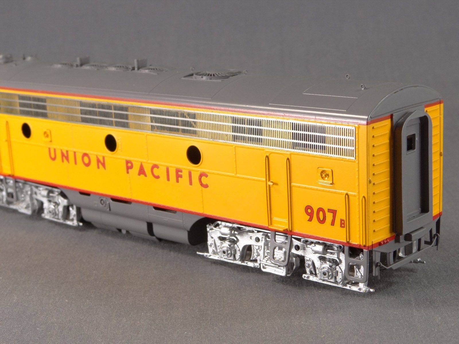 HO Oriental Limited UP Union Pacific EMD F7 F7B Diesel #907B