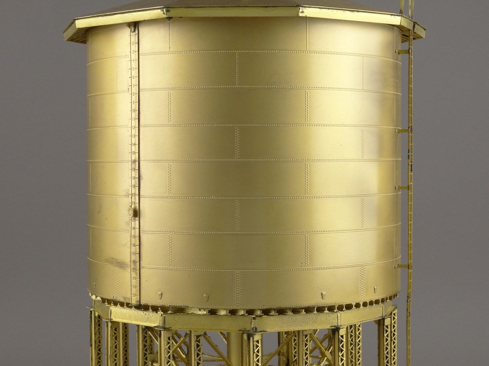 HO OMI 3372 UP 350,000 Gallon Water Tower - Hinkle, OR