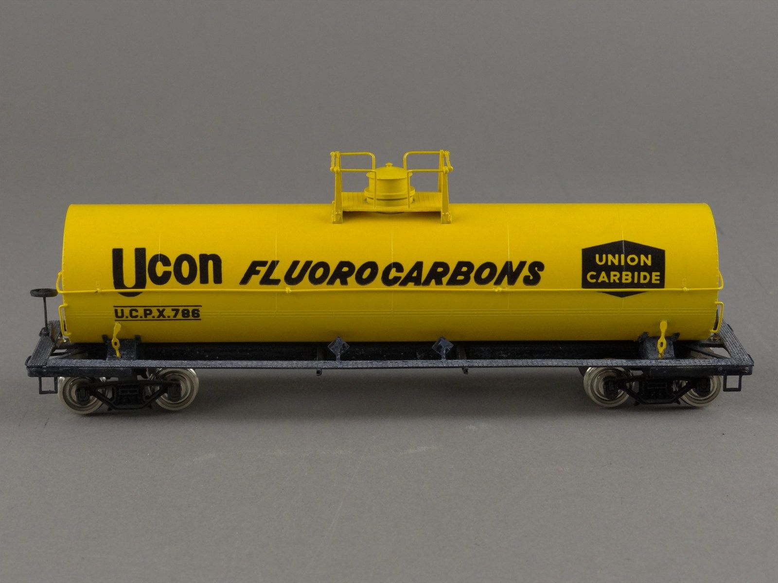 HO PSC 15652-5 12,000 Gallon Tank Car - Union Carbide UCPX #796