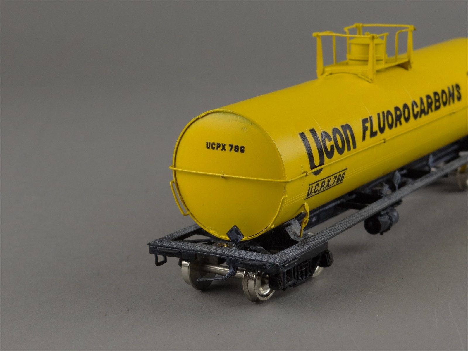 HO PSC 15652-5 12,000 Gallon Tank Car - Union Carbide UCPX #796