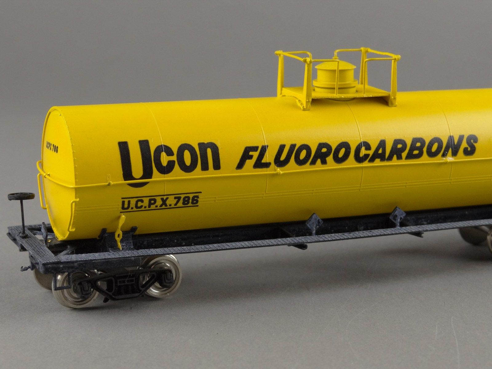 HO PSC 15652-5 12,000 Gallon Tank Car - Union Carbide UCPX #796