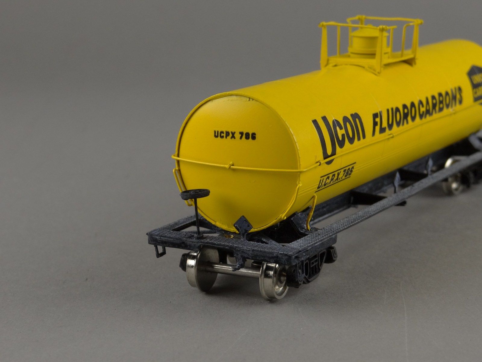 HO PSC 15652-5 12,000 Gallon Tank Car - Union Carbide UCPX #796