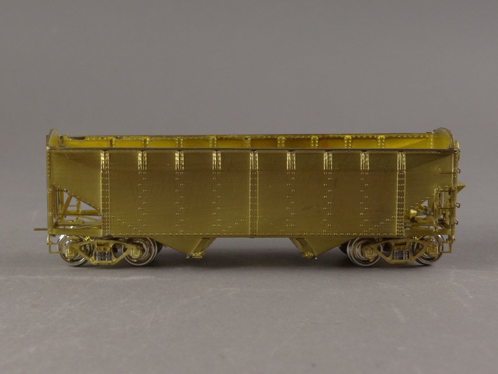 HO OMI 3049 Overland C&O H-6 2-Bay Hopper Oval Notch End