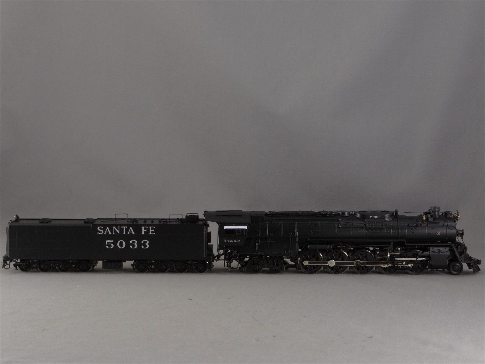 HO Hallmark Super Crown ATSF Santa Fe 2-10-4 #5033 Original