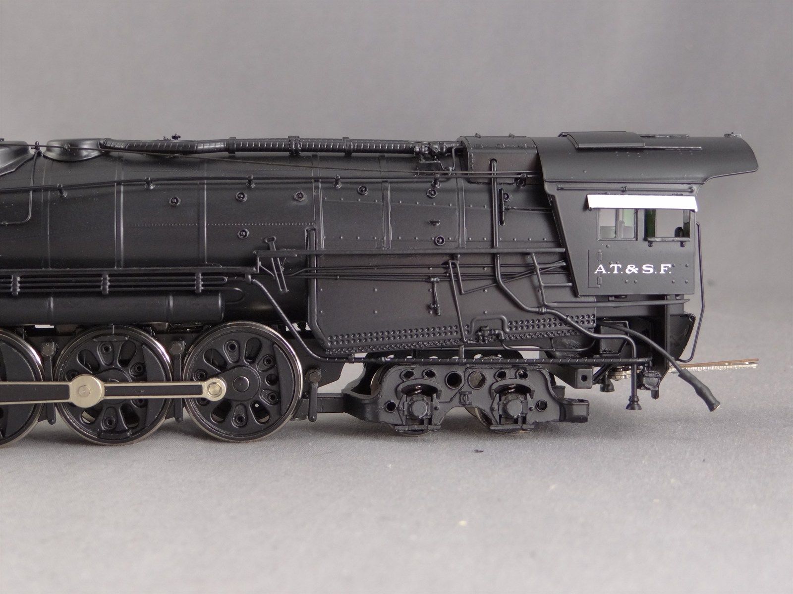 HO Hallmark Super Crown ATSF Santa Fe 2-10-4 #5033 Original