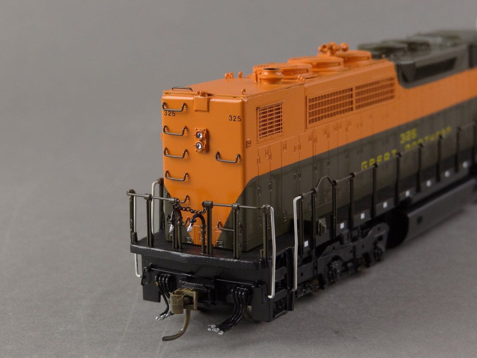 HO Brass OMI GN Empire Builder SDP40 Diesel #325 - Custom + DCC