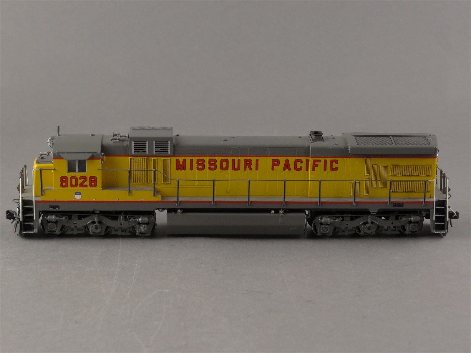 HO OMI Overland MP / UP Missouri Pacific C36-7 Diesel #9028 - Custom + DCC