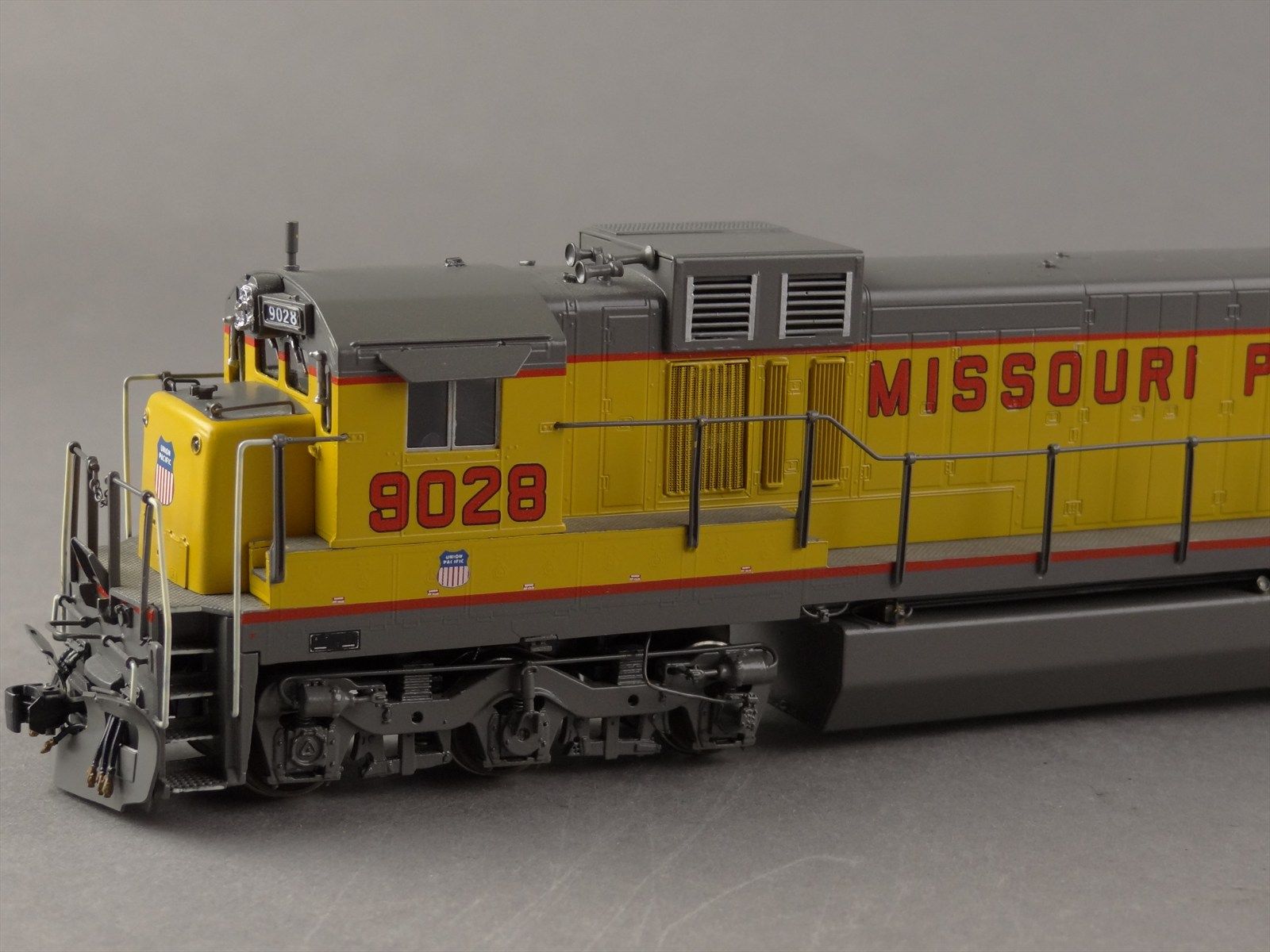 HO OMI Overland MP / UP Missouri Pacific C36-7 Diesel #9028 - Custom + DCC
