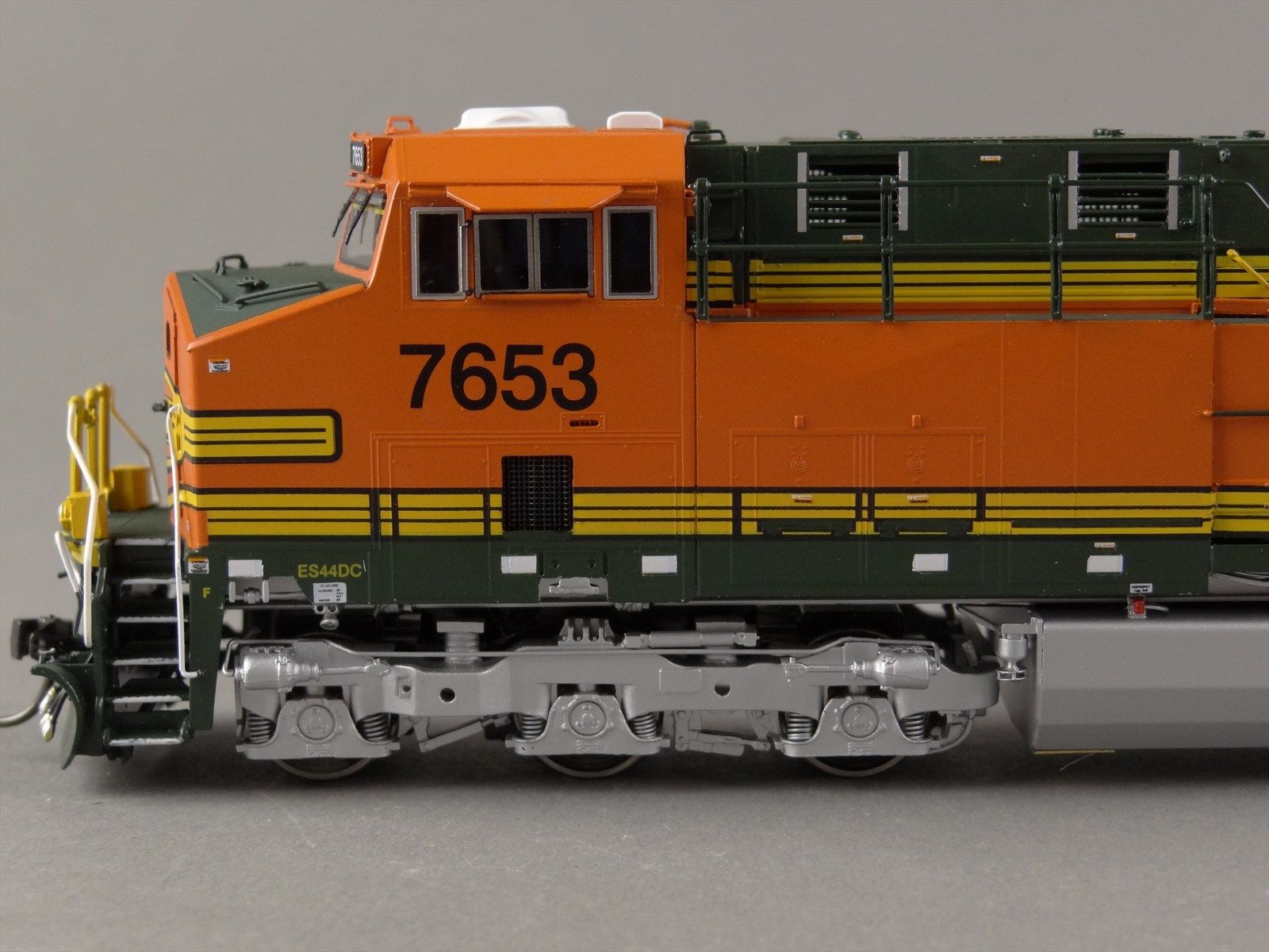 HO OMI Overland BNSF ES44DC #7653 DCC/DC Heritage II